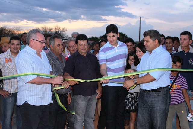 Tony Borges inaugura estrada na zona rural