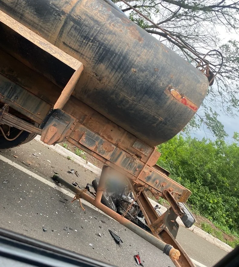Motociclista morre após colidir com carro-pipa na BR-316 em Dom ...